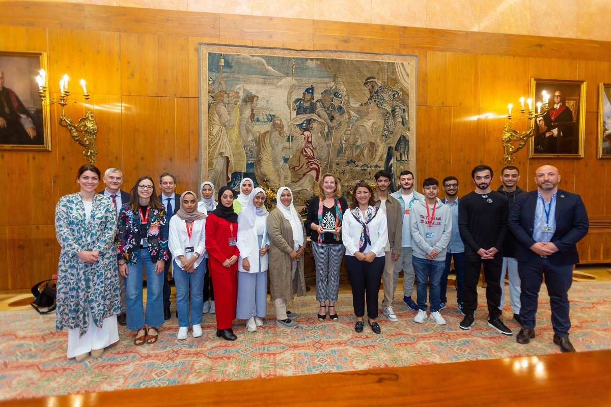 Students from the United Arab Emirates University visits the University ...