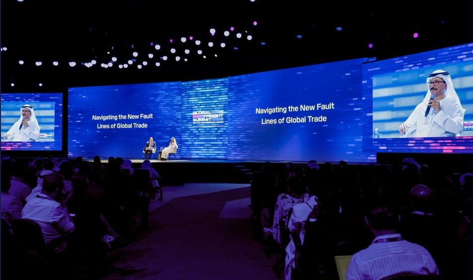 Ahmed bin Mohammed visits Global Freight Summit 2023